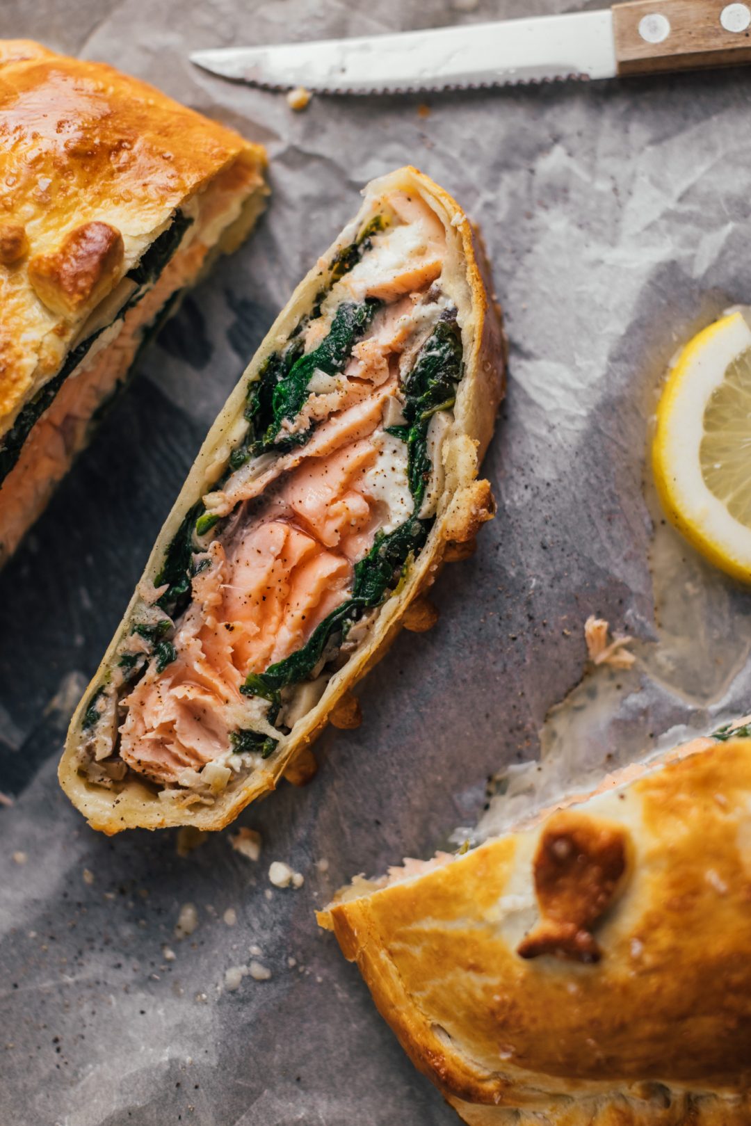 Salmon Puff Pastry with Spinach - AvocadoBanane Foodblog